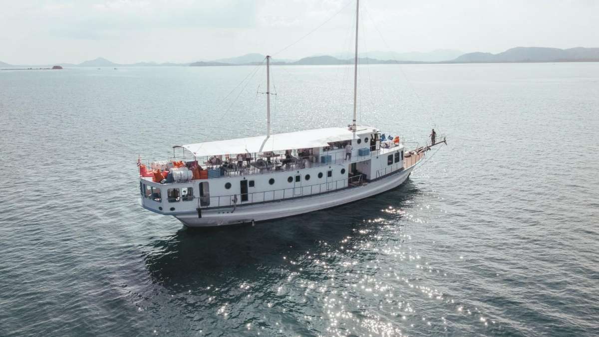 130ft Taipan Yacht | Party Boat Rental in Phuket